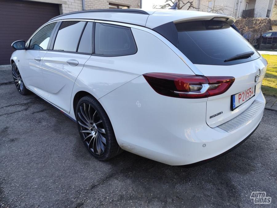 White Opel Insignia 2020 in Utena, with an engine capacity of 2.00 L and mileage of 200 thousand km for 9990 €, photo 9 on AUTOMOTO.COM.LV