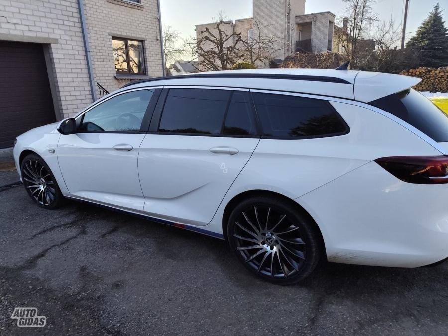 White Opel Insignia 2020 in Utena, with an engine capacity of 2.00 L and mileage of 200 thousand km for 9990 €, photo 10 on AUTOMOTO.COM.LV