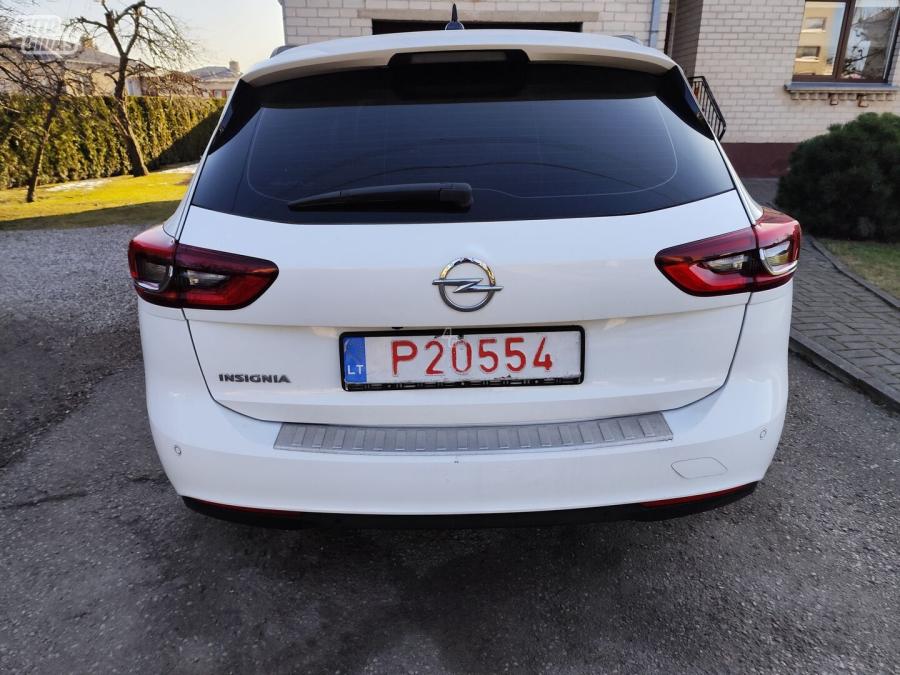 White Opel Insignia 2020 in Utena, with an engine capacity of 2.00 L and mileage of 200 thousand km for 9990 €, photo 12 on AUTOMOTO.COM.LV