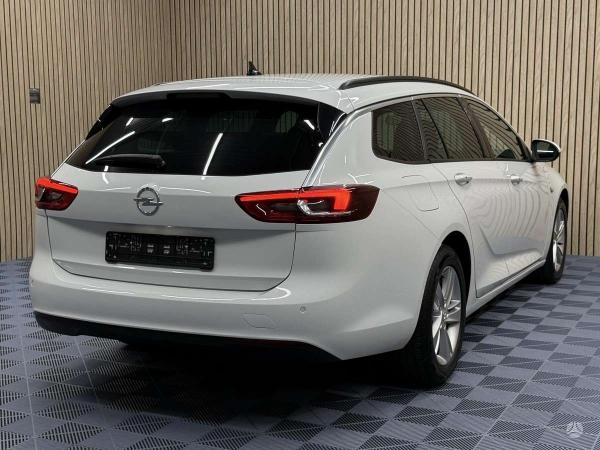 White Opel Insignia 2020 in Marijampole, with an engine capacity of 1.96 L and mileage of 152 thousand km for 9500 €, photo 7 on AUTOMOTO.COM.LV