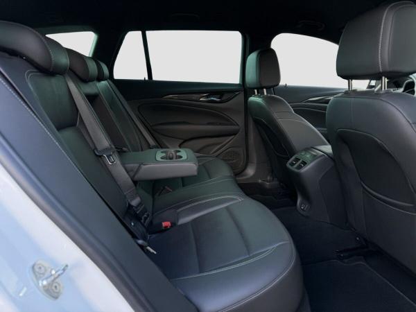 White Opel Insignia 2020 in Parnu, with an engine capacity of 1.50 L and mileage of 138 thousand km for 15950 €, photo 7 on AUTOMOTO.COM.LV