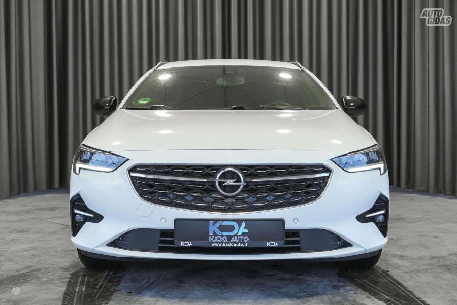 White Opel Insignia 2021 in Marijampole, with an engine capacity of 2.00 L and mileage of 114 thousand km for 13750 €, photo 3 on AUTOMOTO.COM.LV