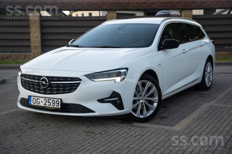 White Opel Insignia 2021 in Riga, with an engine capacity of 2.00 L and mileage of 125 thousand km for 15450 €, photo 1 on AUTOMOTO.COM.LV