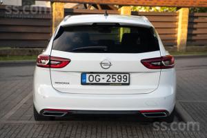 White Opel Insignia 2021 in Riga, with an engine capacity of 2.00 L and mileage of 125 thousand km for 15450 €, photo 5 on AUTOMOTO.COM.LV