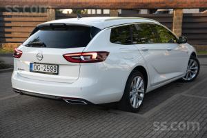 White Opel Insignia 2021 in Riga, with an engine capacity of 2.00 L and mileage of 125 thousand km for 15450 €, photo 7 on AUTOMOTO.COM.LV