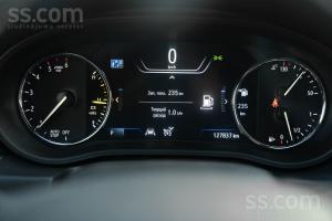 White Opel Insignia 2021 in Riga, with an engine capacity of 2.00 L and mileage of 125 thousand km for 15450 €, photo 14 on AUTOMOTO.COM.LV