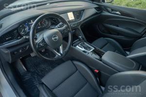 White Opel Insignia 2021 in Riga, with an engine capacity of 2.00 L and mileage of 125 thousand km for 15450 €, photo 15 on AUTOMOTO.COM.LV