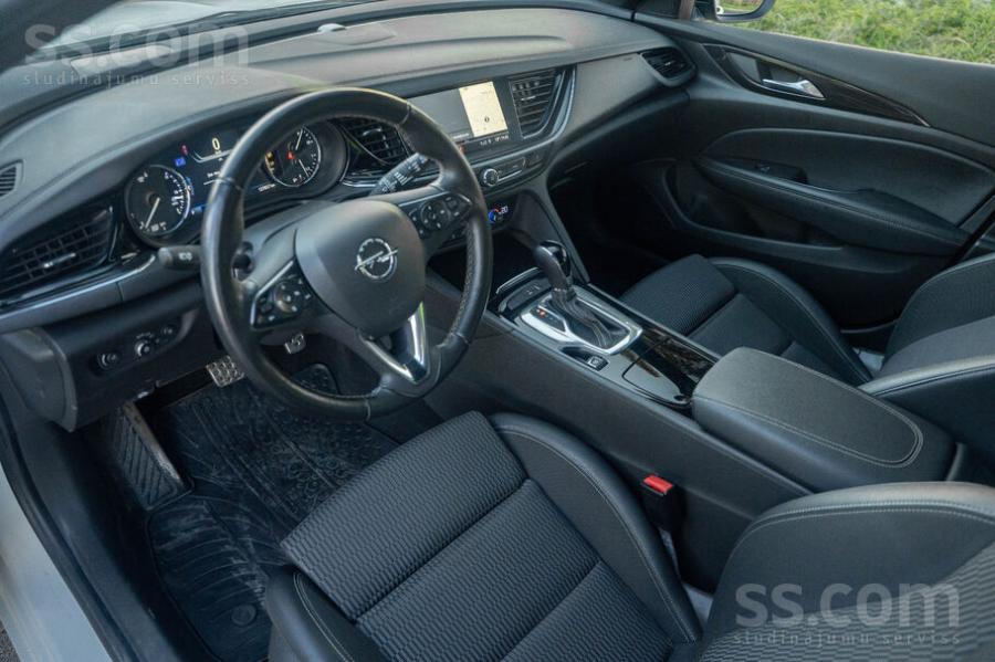 White Opel Insignia 2021 in Riga, with an engine capacity of 2.00 L and mileage of 125 thousand km for 15450 €, photo 15 on AUTOMOTO.COM.LV