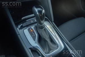 White Opel Insignia 2021 in Riga, with an engine capacity of 2.00 L and mileage of 125 thousand km for 15450 €, photo 24 on AUTOMOTO.COM.LV