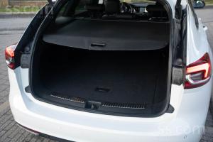 White Opel Insignia 2021 in Riga, with an engine capacity of 2.00 L and mileage of 125 thousand km for 15450 €, photo 33 on AUTOMOTO.COM.LV