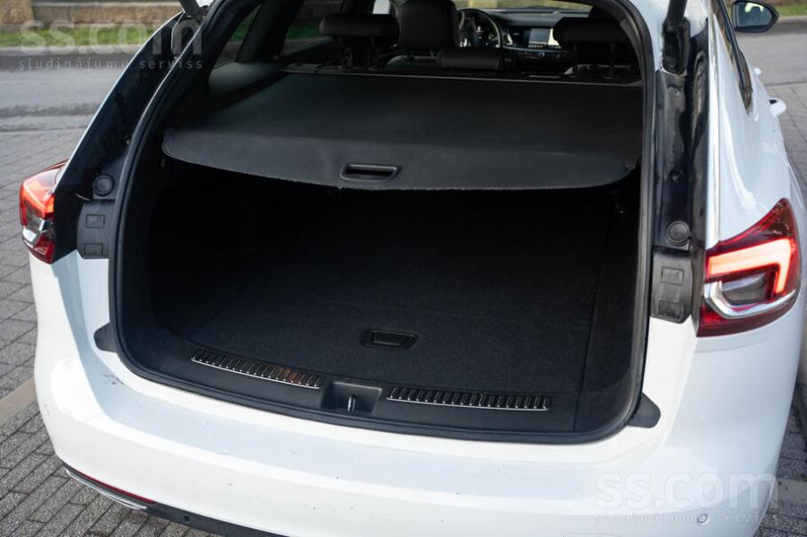 White Opel Insignia 2021 in Riga, with an engine capacity of 2.00 L and mileage of 125 thousand km for 15450 €, photo 33 on AUTOMOTO.COM.LV