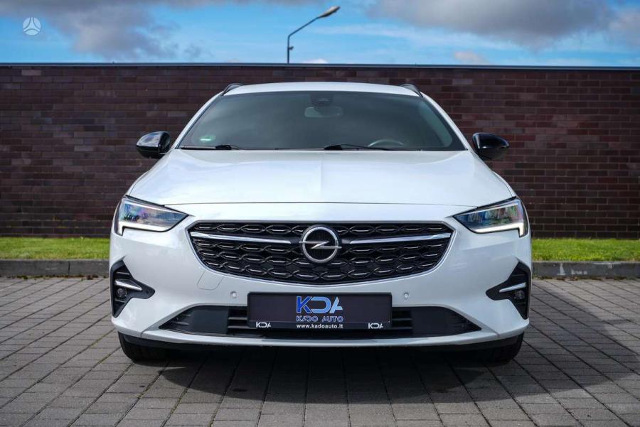 White Opel Insignia 2021 in Marijampole, with an engine capacity of 1.96 L and mileage of 114 thousand km for 11950 €, photo 4 on AUTOMOTO.COM.LV