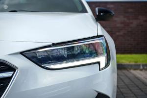 White Opel Insignia 2021 in Marijampole, with an engine capacity of 1.96 L and mileage of 114 thousand km for 11950 €, photo 8 on AUTOMOTO.COM.LV