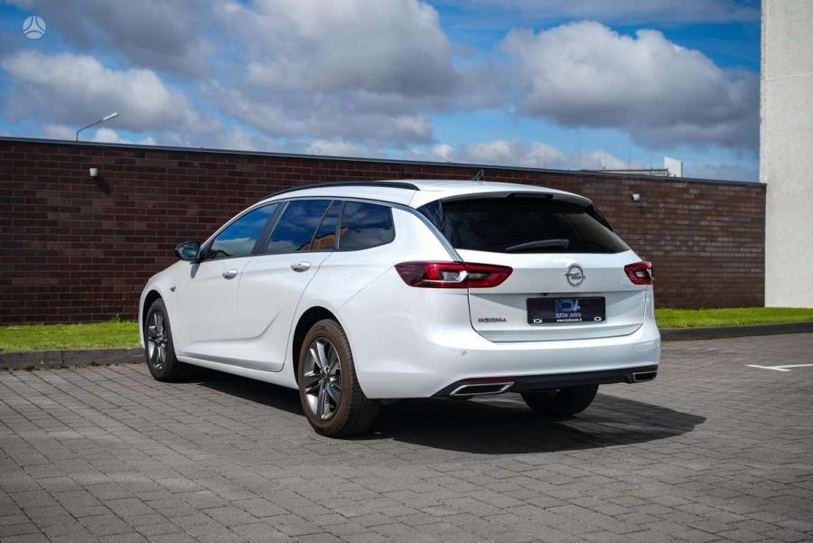 White Opel Insignia 2021 in Marijampole, with an engine capacity of 1.96 L and mileage of 114 thousand km for 11950 €, photo 10 on AUTOMOTO.COM.LV