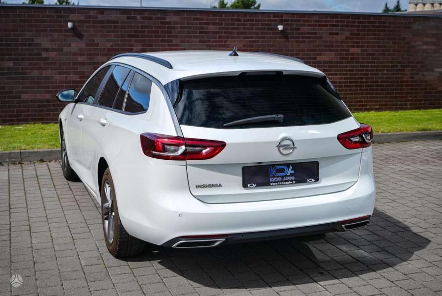 White Opel Insignia 2021 in Marijampole, with an engine capacity of 1.96 L and mileage of 114 thousand km for 11950 €, photo 11 on AUTOMOTO.COM.LV