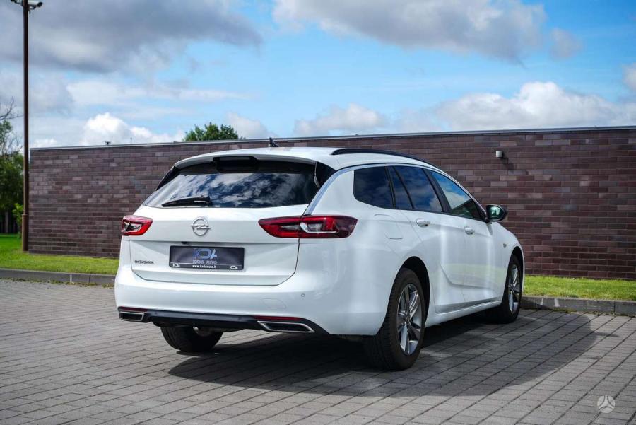 White Opel Insignia 2021 in Marijampole, with an engine capacity of 1.96 L and mileage of 114 thousand km for 11950 €, photo 14 on AUTOMOTO.COM.LV