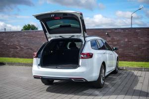 White Opel Insignia 2021 in Marijampole, with an engine capacity of 1.96 L and mileage of 114 thousand km for 11950 €, photo 15 on AUTOMOTO.COM.LV