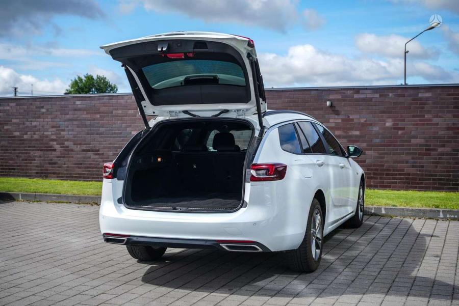 White Opel Insignia 2021 in Marijampole, with an engine capacity of 1.96 L and mileage of 114 thousand km for 11950 €, photo 15 on AUTOMOTO.COM.LV