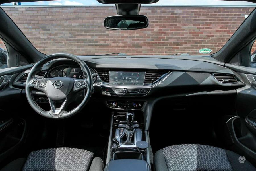 White Opel Insignia 2021 in Marijampole, with an engine capacity of 1.96 L and mileage of 114 thousand km for 11950 €, photo 18 on AUTOMOTO.COM.LV