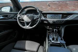 White Opel Insignia 2021 in Marijampole, with an engine capacity of 1.96 L and mileage of 114 thousand km for 11950 €, photo 19 on AUTOMOTO.COM.LV