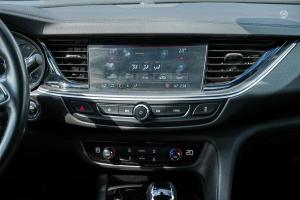 White Opel Insignia 2021 in Marijampole, with an engine capacity of 1.96 L and mileage of 114 thousand km for 11950 €, photo 21 on AUTOMOTO.COM.LV