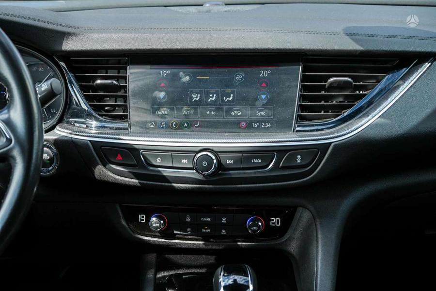 White Opel Insignia 2021 in Marijampole, with an engine capacity of 1.96 L and mileage of 114 thousand km for 11950 €, photo 21 on AUTOMOTO.COM.LV