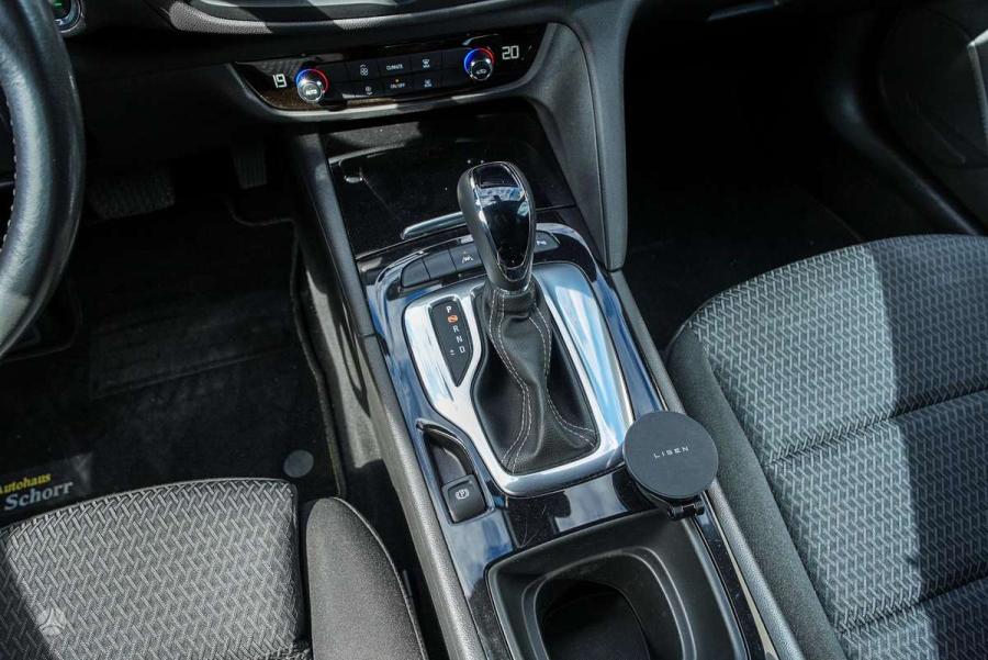 White Opel Insignia 2021 in Marijampole, with an engine capacity of 1.96 L and mileage of 114 thousand km for 11950 €, photo 24 on AUTOMOTO.COM.LV