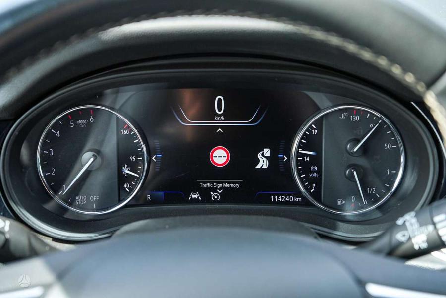 White Opel Insignia 2021 in Marijampole, with an engine capacity of 1.96 L and mileage of 114 thousand km for 11950 €, photo 26 on AUTOMOTO.COM.LV