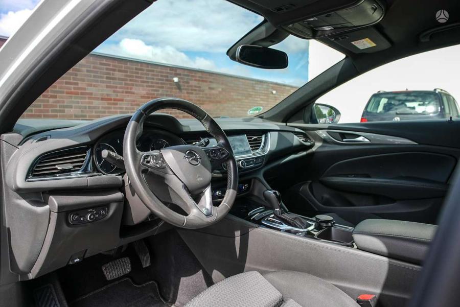 White Opel Insignia 2021 in Marijampole, with an engine capacity of 1.96 L and mileage of 114 thousand km for 11950 €, photo 28 on AUTOMOTO.COM.LV