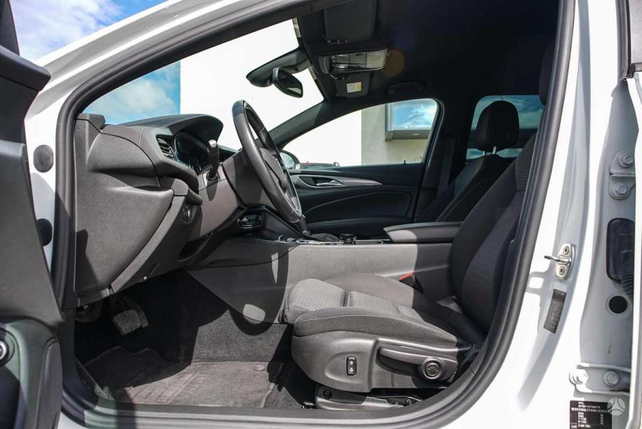 White Opel Insignia 2021 in Marijampole, with an engine capacity of 1.96 L and mileage of 114 thousand km for 11950 €, photo 29 on AUTOMOTO.COM.LV