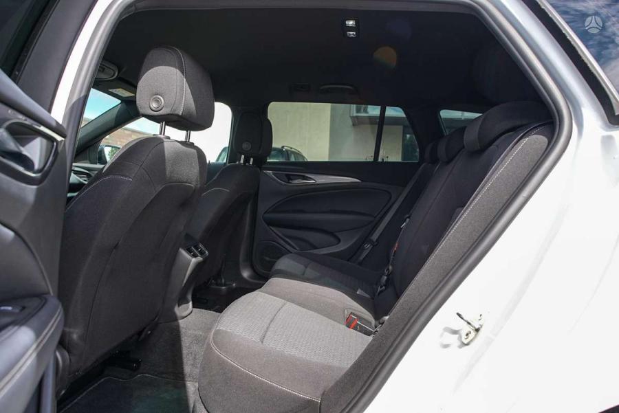 White Opel Insignia 2021 in Marijampole, with an engine capacity of 1.96 L and mileage of 114 thousand km for 11950 €, photo 35 on AUTOMOTO.COM.LV