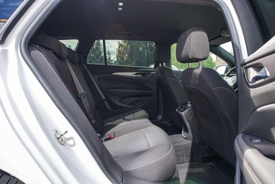 White Opel Insignia 2021 in Marijampole, with an engine capacity of 1.96 L and mileage of 114 thousand km for 11950 €, photo 37 on AUTOMOTO.COM.LV