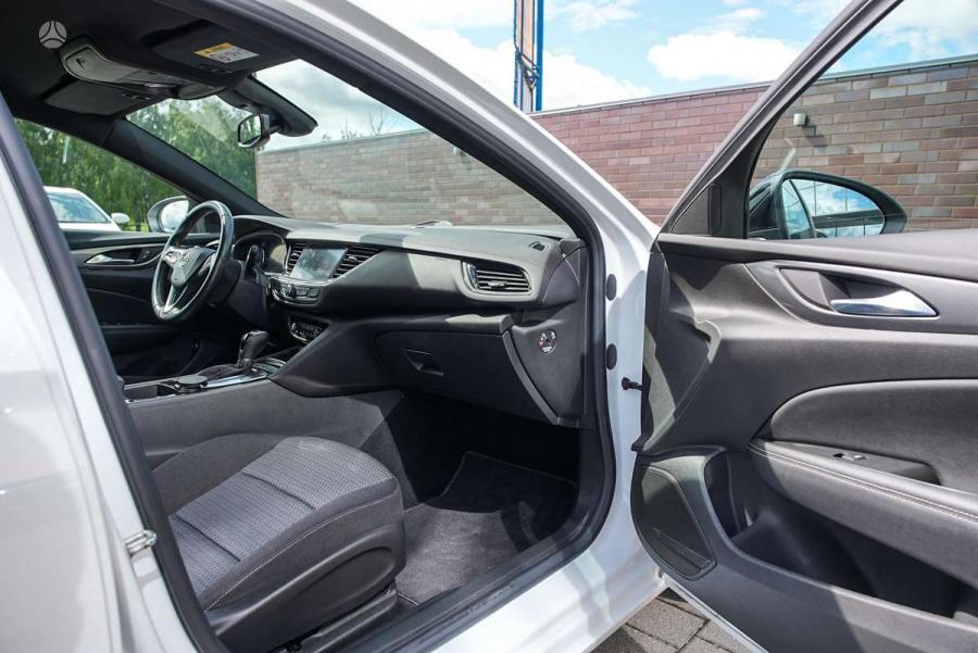 White Opel Insignia 2021 in Marijampole, with an engine capacity of 1.96 L and mileage of 114 thousand km for 11950 €, photo 38 on AUTOMOTO.COM.LV