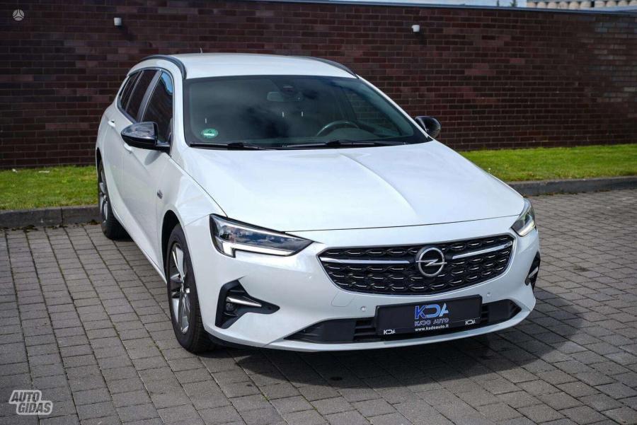 White Opel Insignia 2021 in Kaunas, with an engine capacity of 2.00 L and mileage of 114 thousand km for 11950 €, photo 3 on AUTOMOTO.COM.LV