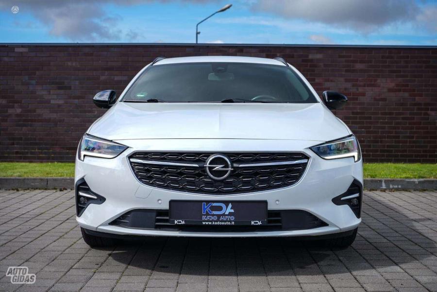 White Opel Insignia 2021 in Kaunas, with an engine capacity of 2.00 L and mileage of 114 thousand km for 11950 €, photo 4 on AUTOMOTO.COM.LV