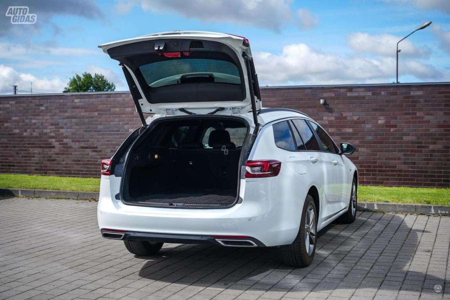 White Opel Insignia 2021 in Kaunas, with an engine capacity of 2.00 L and mileage of 114 thousand km for 11950 €, photo 15 on AUTOMOTO.COM.LV