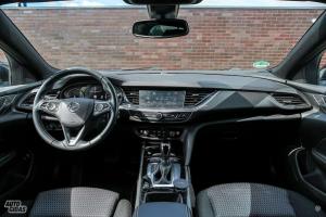 White Opel Insignia 2021 in Kaunas, with an engine capacity of 2.00 L and mileage of 114 thousand km for 11950 €, photo 18 on AUTOMOTO.COM.LV