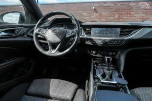 White Opel Insignia 2021 in Kaunas, with an engine capacity of 2.00 L and mileage of 114 thousand km for 11950 €, photo 19 on AUTOMOTO.COM.LV