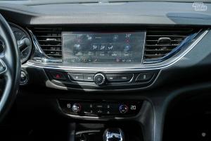 White Opel Insignia 2021 in Kaunas, with an engine capacity of 2.00 L and mileage of 114 thousand km for 11950 €, photo 21 on AUTOMOTO.COM.LV