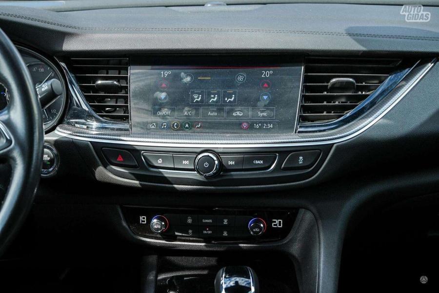 White Opel Insignia 2021 in Kaunas, with an engine capacity of 2.00 L and mileage of 114 thousand km for 11950 €, photo 21 on AUTOMOTO.COM.LV
