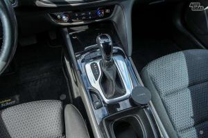 White Opel Insignia 2021 in Kaunas, with an engine capacity of 2.00 L and mileage of 114 thousand km for 11950 €, photo 24 on AUTOMOTO.COM.LV