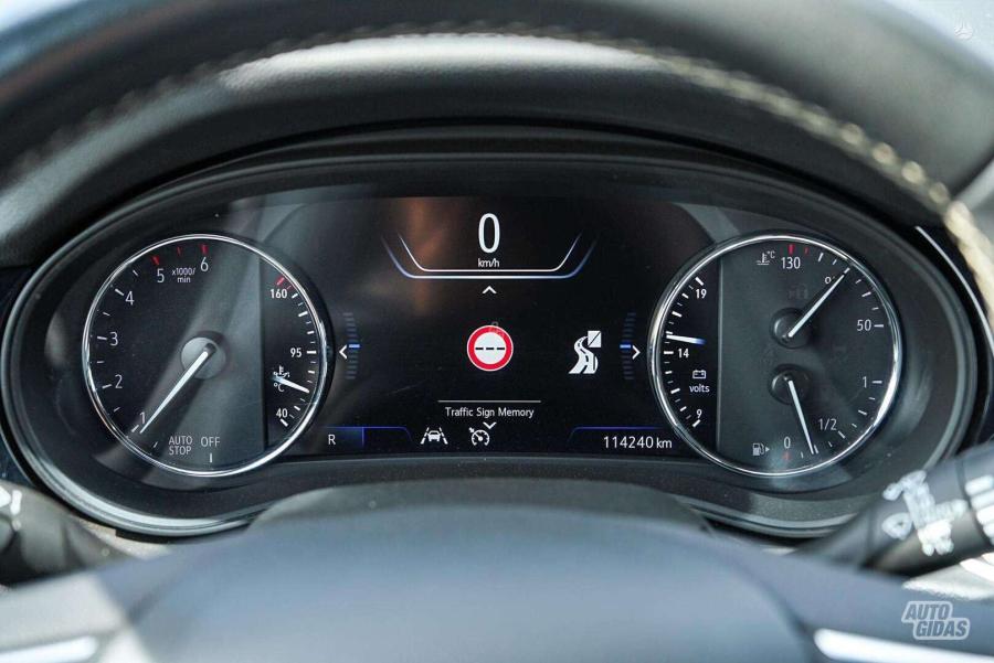 White Opel Insignia 2021 in Kaunas, with an engine capacity of 2.00 L and mileage of 114 thousand km for 11950 €, photo 26 on AUTOMOTO.COM.LV