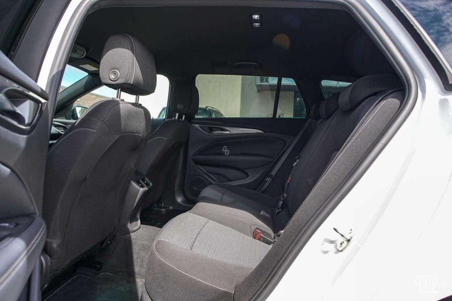 White Opel Insignia 2021 in Kaunas, with an engine capacity of 2.00 L and mileage of 114 thousand km for 11950 €, photo 35 on AUTOMOTO.COM.LV