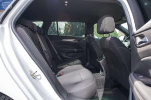 White Opel Insignia 2021 in Kaunas, with an engine capacity of 2.00 L and mileage of 114 thousand km for 11950 €, photo 37 on AUTOMOTO.COM.LV