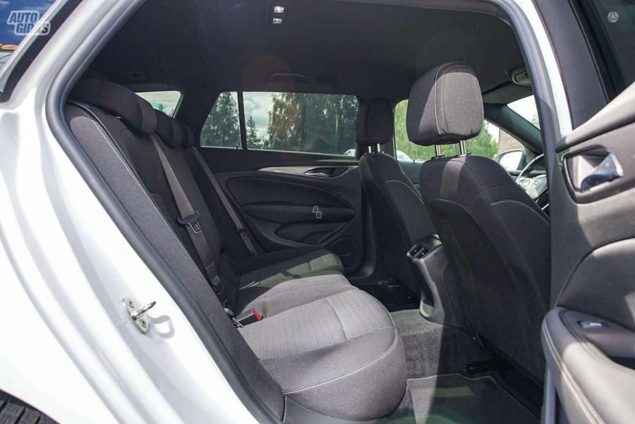 White Opel Insignia 2021 in Kaunas, with an engine capacity of 2.00 L and mileage of 114 thousand km for 11950 €, photo 37 on AUTOMOTO.COM.LV