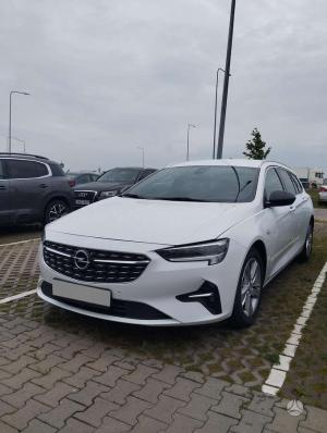 White Opel Insignia 2021 in Vilnius, with an engine capacity of 1.50 L and mileage of 195 thousand km for 9990 €, photo 3 on AUTOMOTO.COM.LV