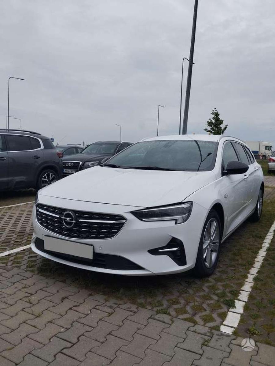 White Opel Insignia 2021 in Vilnius, with an engine capacity of 1.50 L and mileage of 195 thousand km for 9990 €, photo 3 on AUTOMOTO.COM.LV