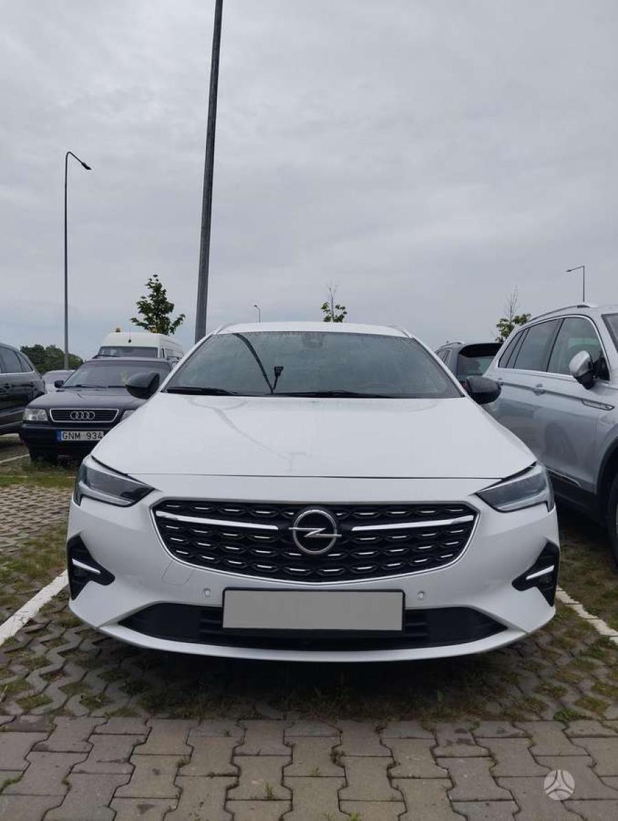 White Opel Insignia 2021 in Vilnius, with an engine capacity of 1.50 L and mileage of 195 thousand km for 9990 €, photo 4 on AUTOMOTO.COM.LV
