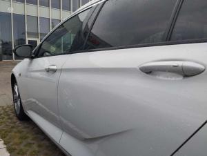 White Opel Insignia 2021 in Vilnius, with an engine capacity of 1.50 L and mileage of 195 thousand km for 9990 €, photo 9 on AUTOMOTO.COM.LV