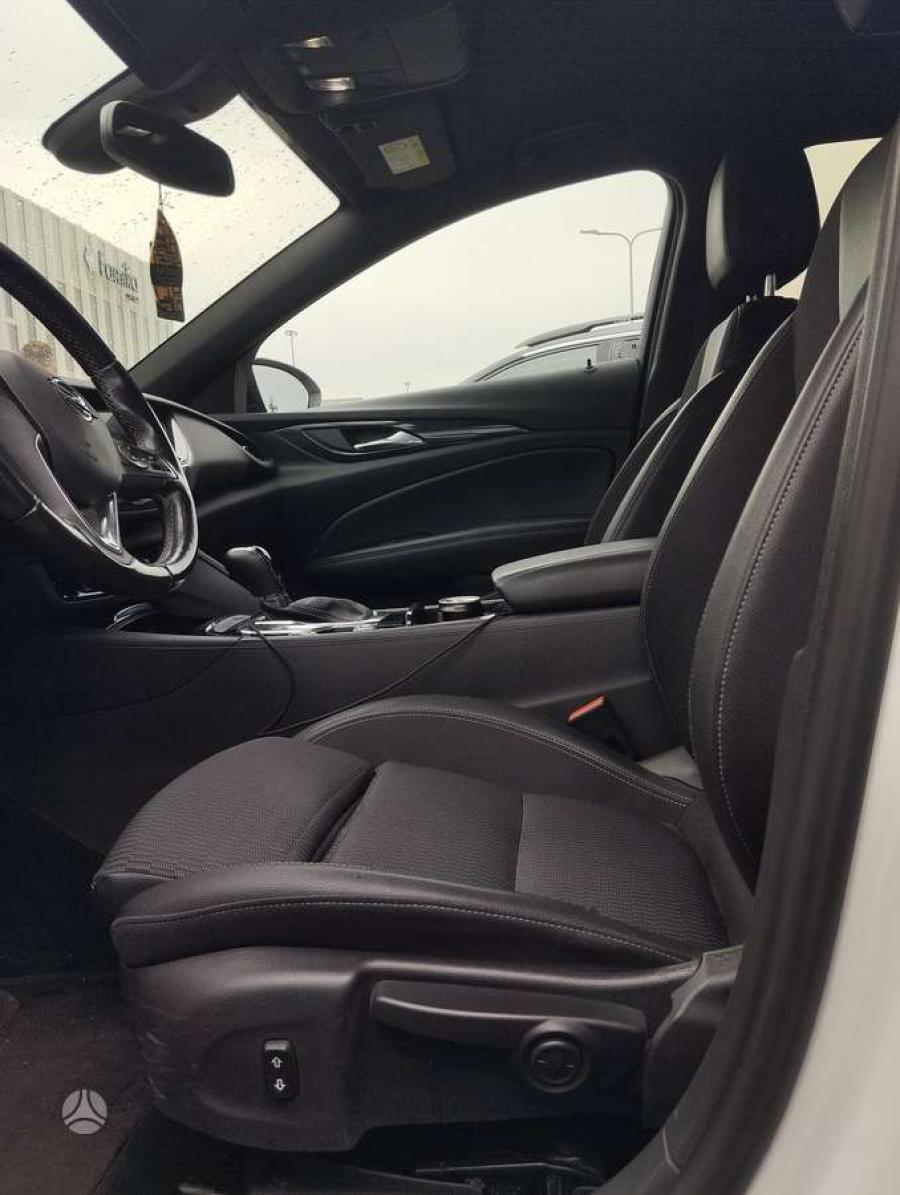 White Opel Insignia 2021 in Vilnius, with an engine capacity of 1.50 L and mileage of 195 thousand km for 9990 €, photo 11 on AUTOMOTO.COM.LV